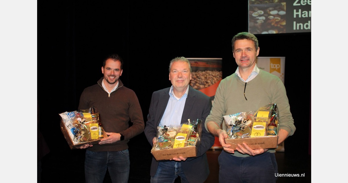 Fotoreportage Themadag Uien: Veiling mooiste bewaaruien levert 28.500 ...